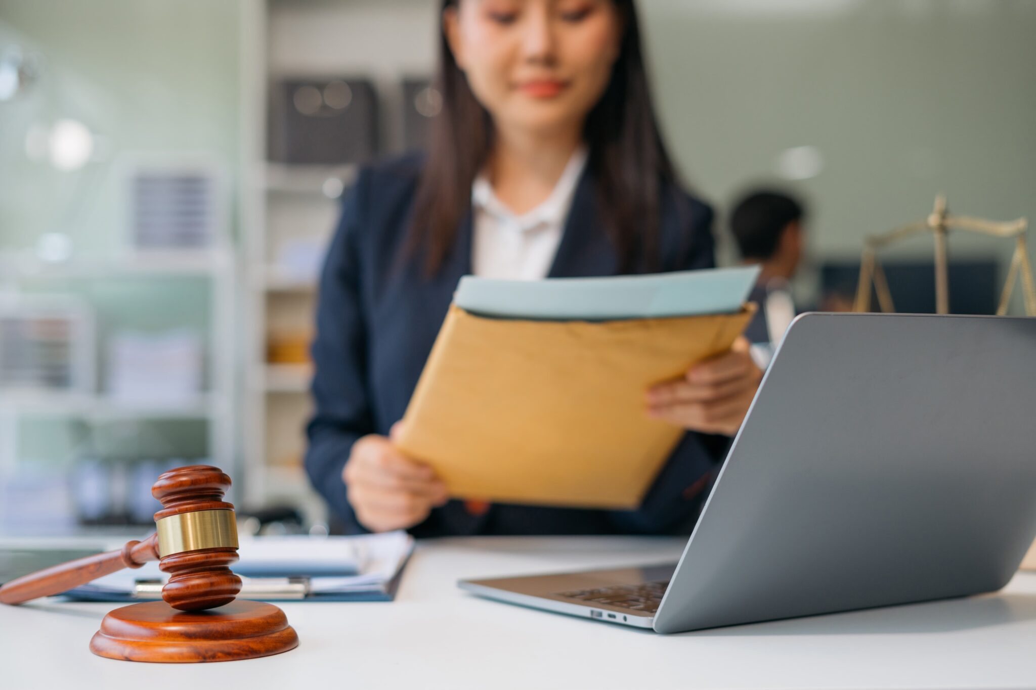 What Does a Personal Injury Lawyer Do? | Pyramid Legal